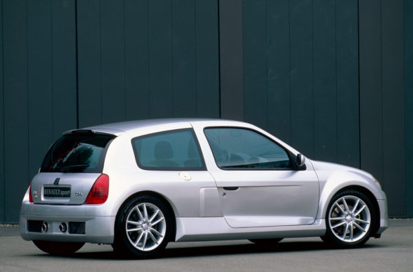 RENAULT CLIO V6 – La dernière vraie citadine de compétition du losange ...