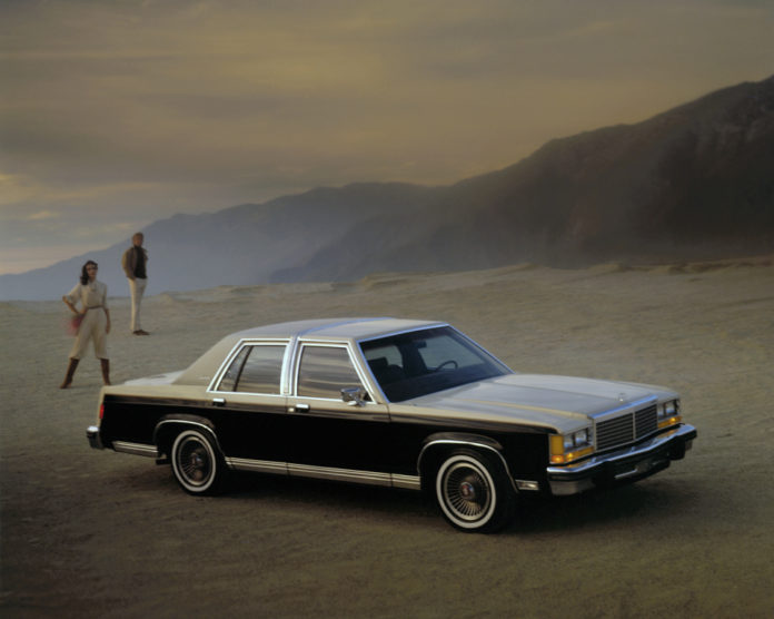 FORD CROWN VICTORIA – Flic Story II. | Rétro Passion Automobiles