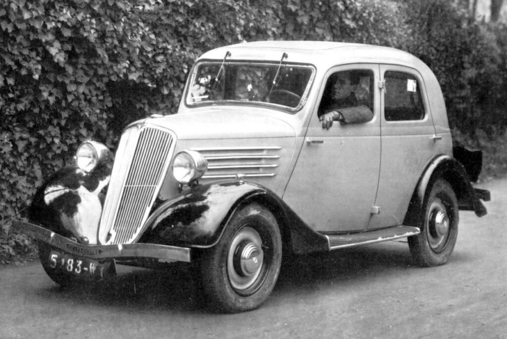 RENAULT CELTAQUATRE – Losange contre Chevrons. | Rétro Passion Automobiles