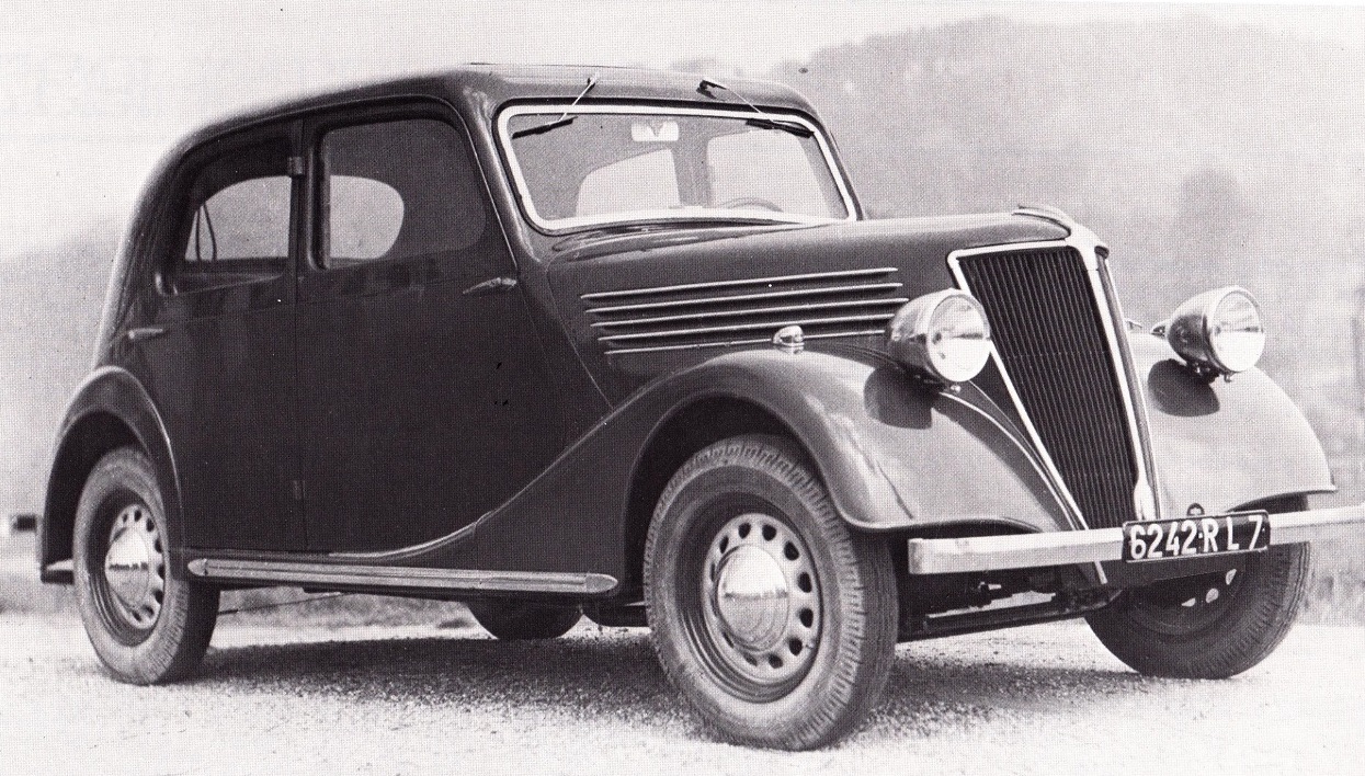 RENAULT CELTAQUATRE – Losange contre Chevrons. | Rétro Passion Automobiles