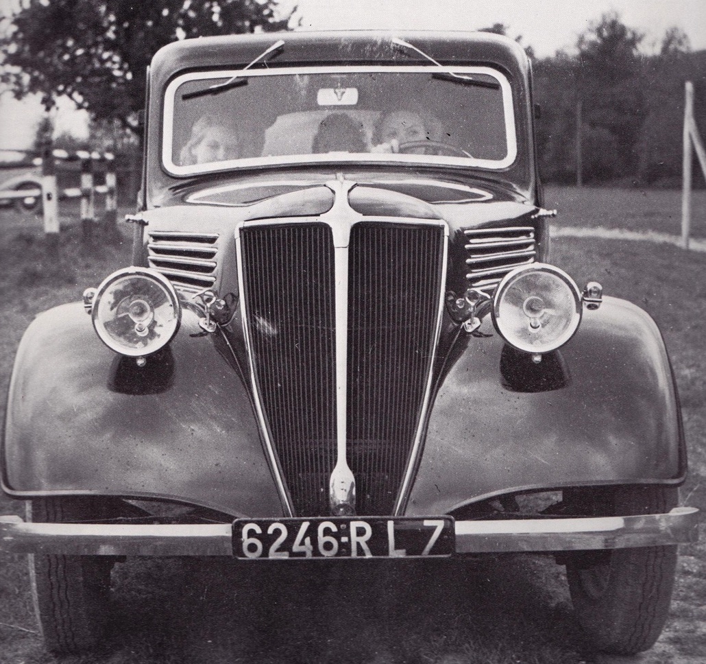 RENAULT CELTAQUATRE – Losange contre Chevrons. | Rétro Passion Automobiles